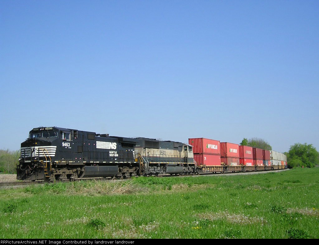 NS 9463 & BNSF 9593 On NS 236 Eastbound